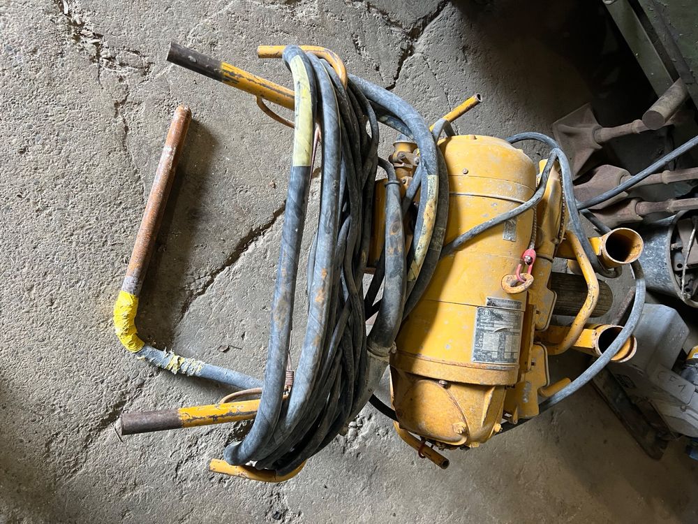 Betonumformer mit Beton fibrier Nadel zu Bagger (Gebraucht) in ...