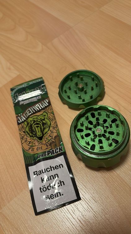 Grüner Grinder 4-teilig mit Blunts (wie neu) | Kaufen auf Ricardo