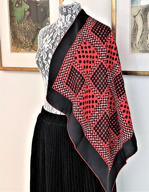 Seiden Foulard rot schwarz Firma Sandoz (Gebraucht) in Allschwil für ...