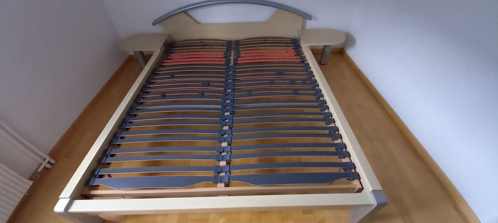 Doppelbett mit Rost und Nachttischen | Kaufen auf Ricardo