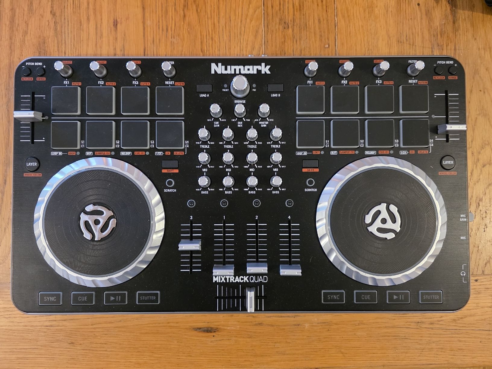 Numark mixtrack quad (Gebraucht) in Pringy für CHF 80 – mit Lieferung ...