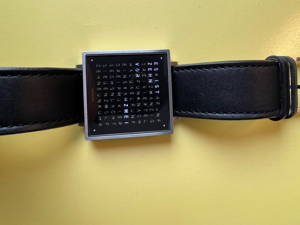 QLOCKTWO W39, Armbanduhr, deutsch, schwarz | Kaufen auf Ricardo