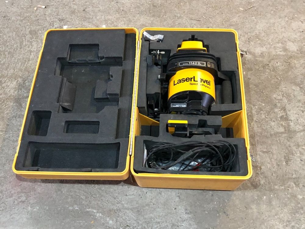 Laser mit Stativ / Spectra Physics Laserplane / Typ 1142 IL (Gebraucht ...