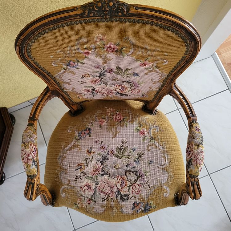 Stuhl mit handgesticktem Gobelin-Motive | Kaufen auf Ricardo