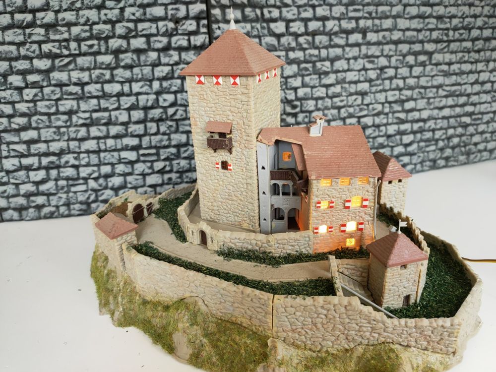 Modellbau Landschaft Burg Spur H0 Kibri (Gebraucht) in Hombrechtikon ...