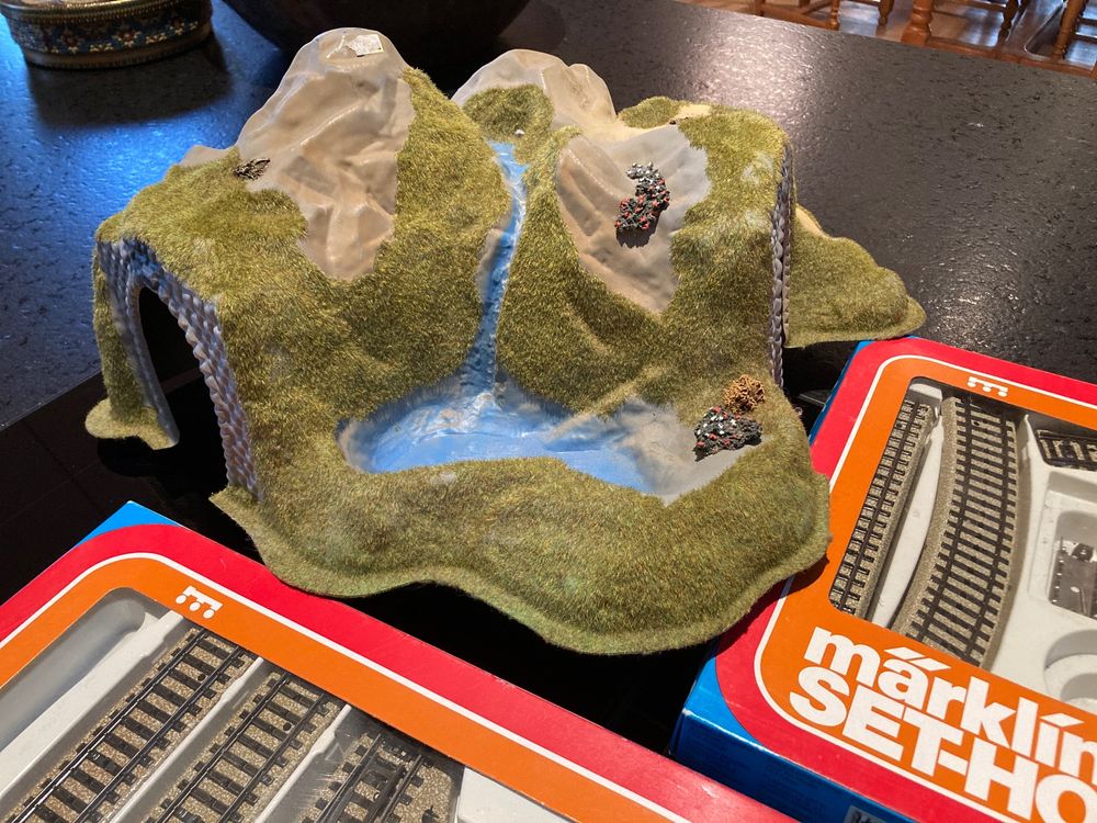 Estrichfund Märklin HO Zug, Gleise , Berg usw. (Gebraucht) in Schmitten ...