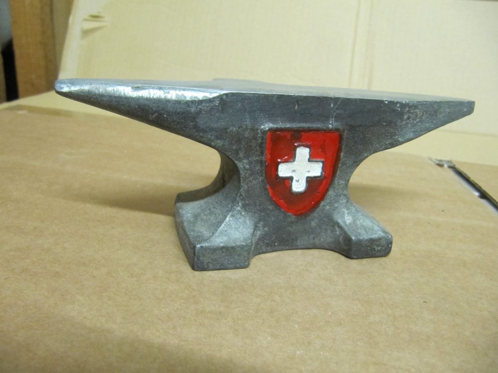 kleiner Amboss mit Schweizer Wappen (Gebraucht) in Basel für CHF 48 ...