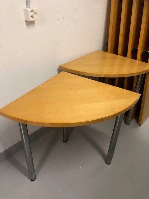 2 Tische | Kaufen auf Ricardo