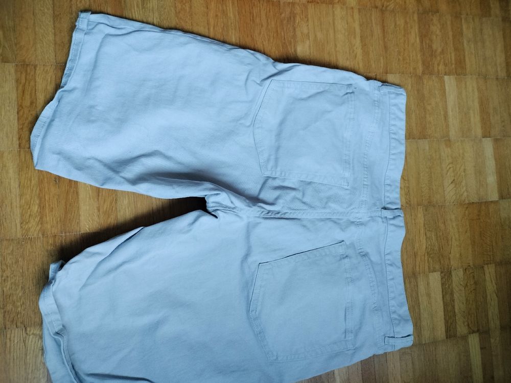 kurze Hose (Gebraucht) in Neftenbach für CHF 10 – mit Lieferung auf Ricardo kaufen