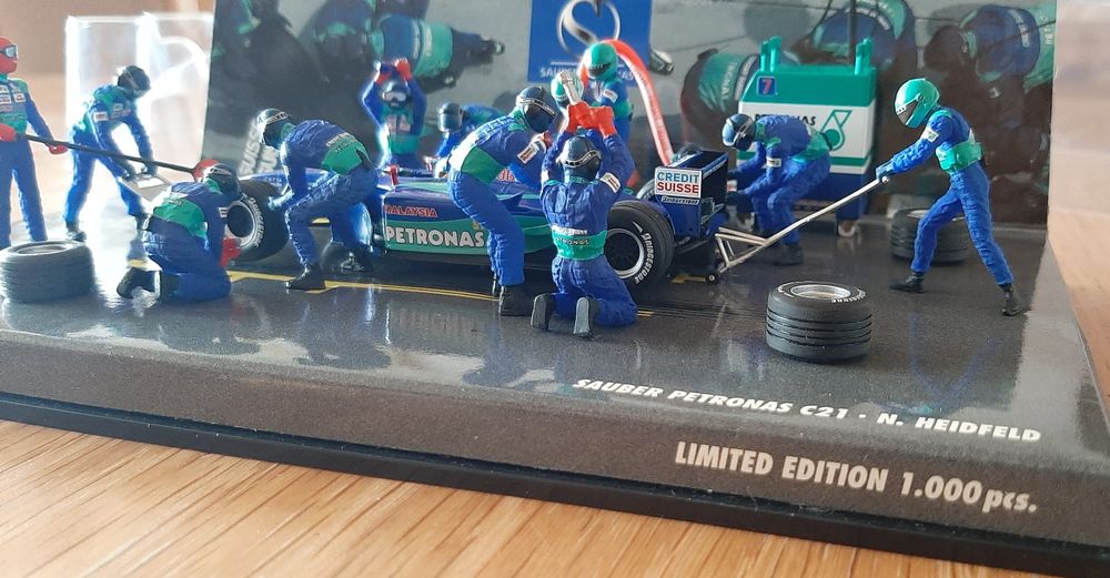 Sauber C21 Red Bull F1 Pit Stop Diorama Minichamps 1:43 (Neu und ...