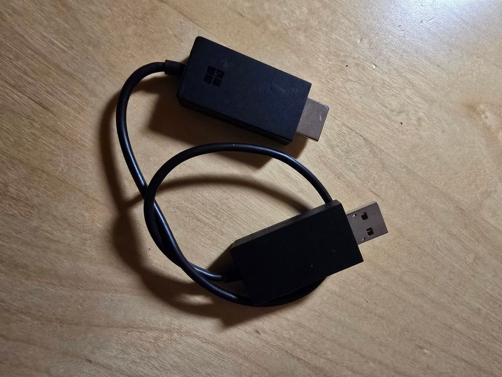 MICROSOFT WIRELESS DISPLAY ADAPTER 1733 V2 (Gebraucht) in St. German ...