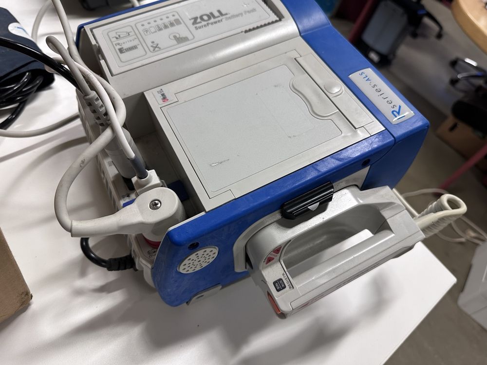 Zoll R Series Als Defibrillator (Gebraucht) in Strengelbach für CHF ...