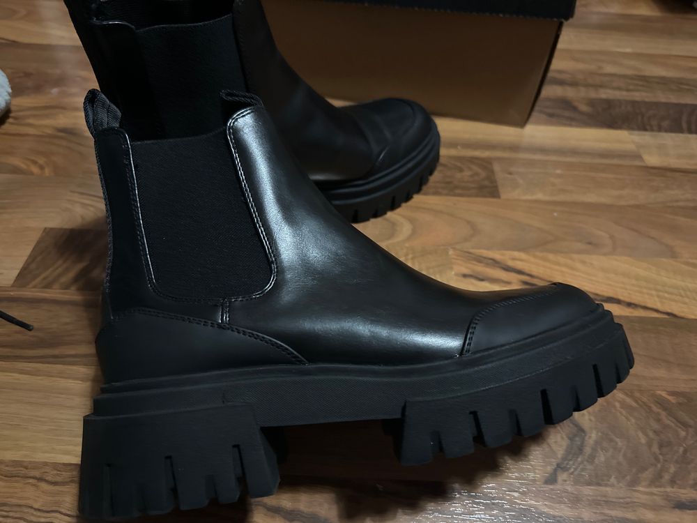 Zara Stiefel 40 neu (Neu (gemäss Beschreibung)) in Oberurnen für CHF 15.8 – mit Lieferung auf ...