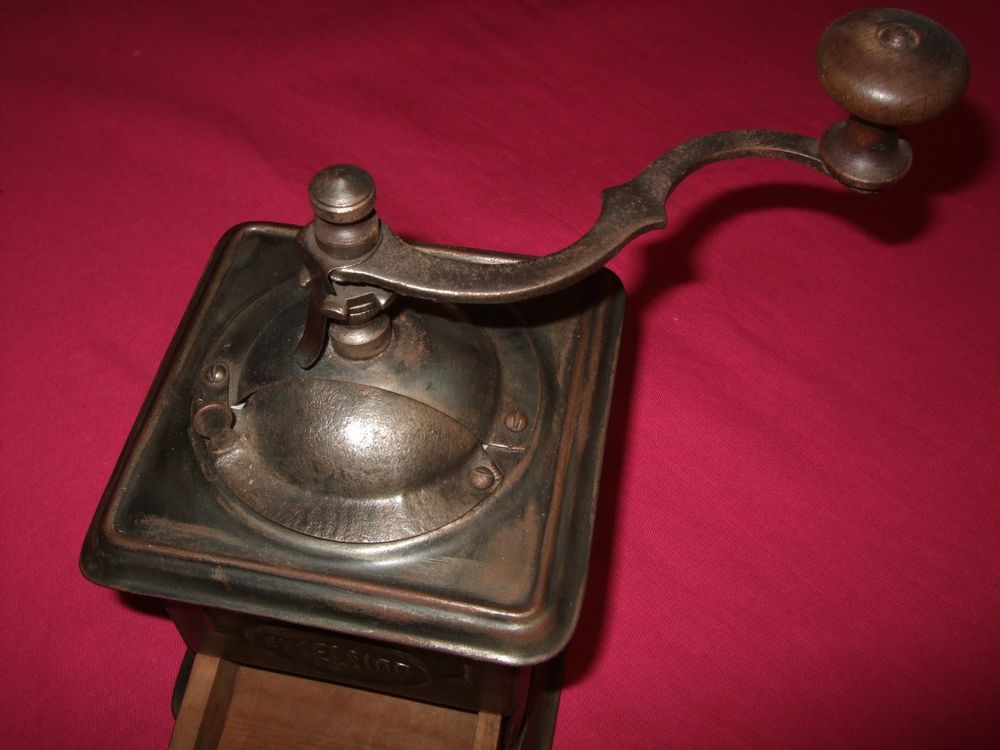 Antike Kaffeemühle aus Metall | Kaufen auf Ricardo