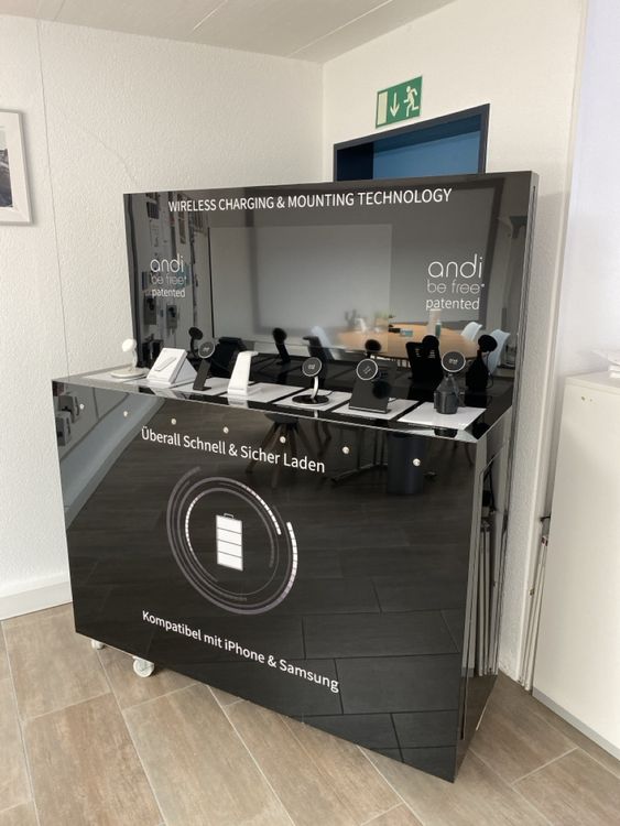 Präsentationsständer/ Verkaufsdisplay schwarz Hochglanz (Gebraucht) in Altendorf für CHF 1 – nur ...