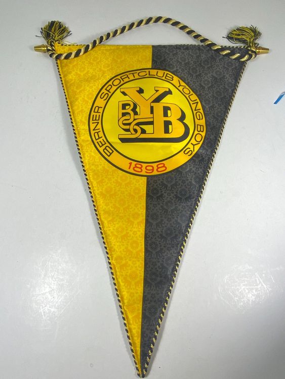 YB Young Boys grosser Wimpel 48cm um 1988 signiert Autogramm (Gebraucht) in Bern für CHF 98 ...