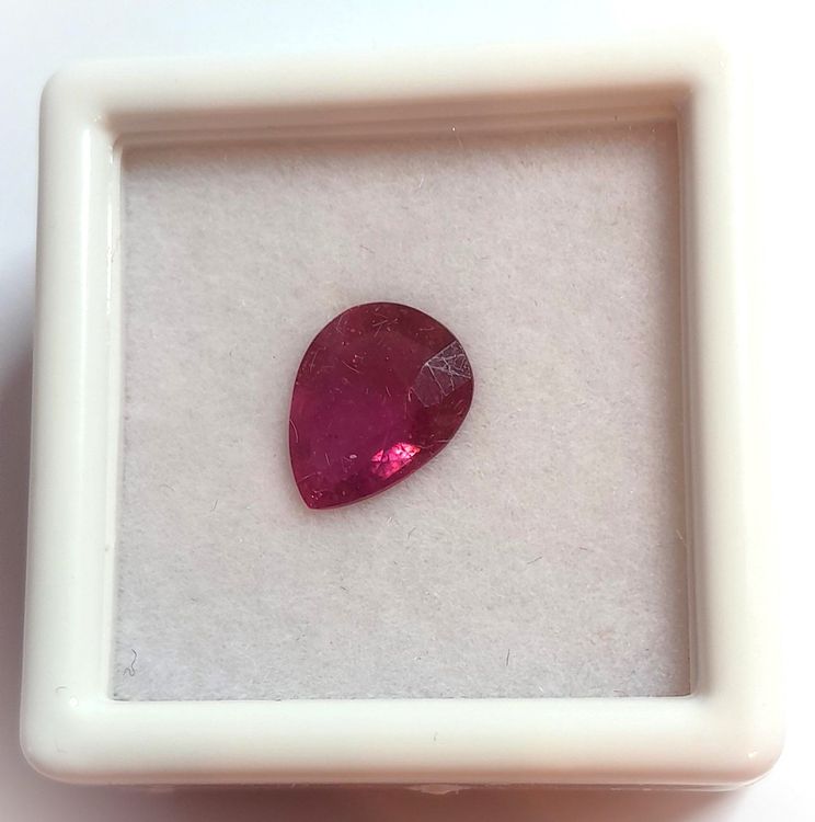 Rubis poire 2.33 ct - CERTIFICAT 453.- Fr (Neu (gemäss Beschreibung ...