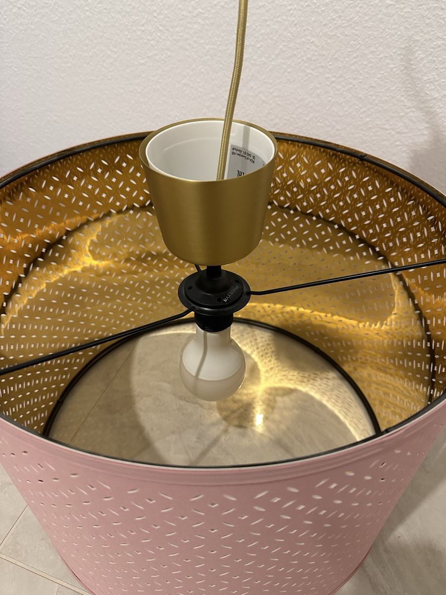 Trendige Lampe in Rosa - Perfekt für dein Zuhause! (Gebraucht) in ...