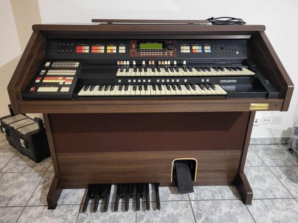 Hammond Orgel XT-100/XH-200 mit Hocker & Anleitung (Gebraucht) in ...