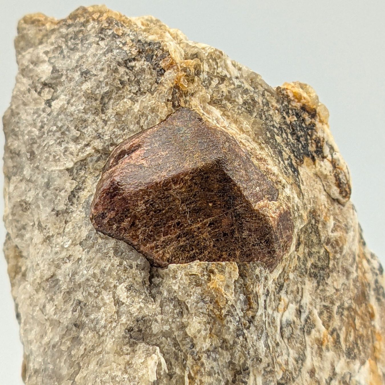 Mineral Von Meist Rotlicher Farbe
