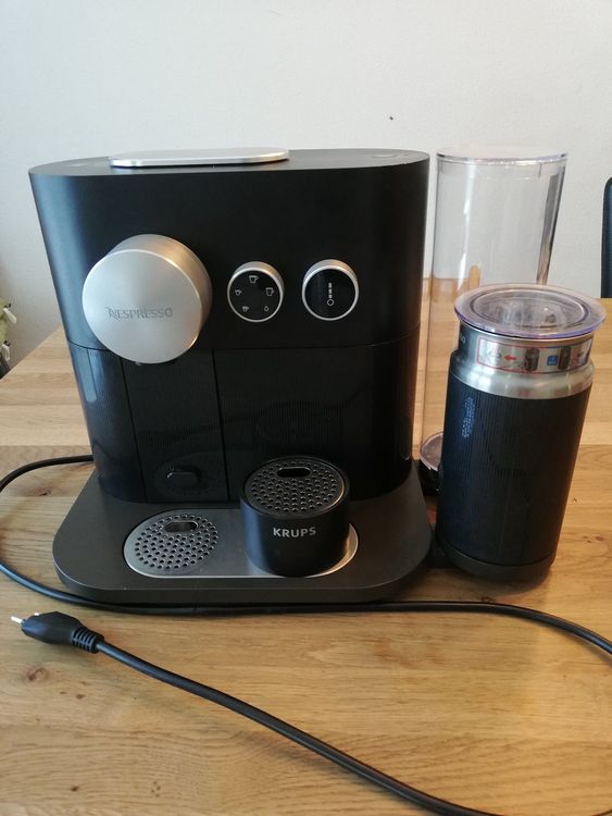 Nespresso, Krups, Expert & Milk Black,XN601 (Defekt) in Mönchaltorf für ...