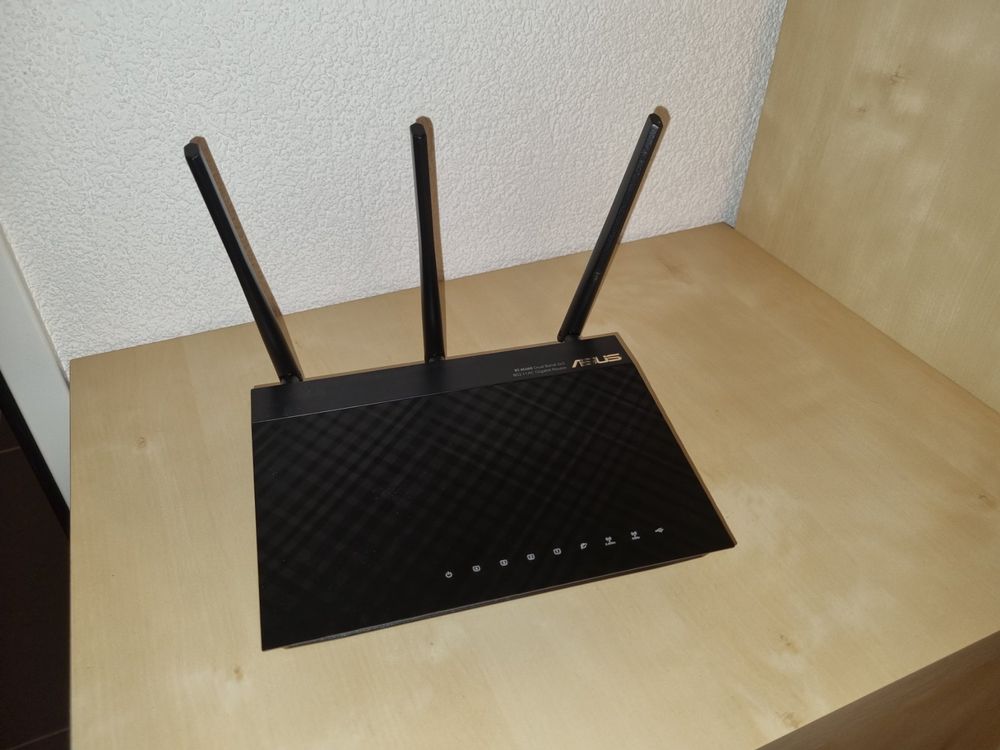 ASUS WLAN Router von Swisscom (RT-AC66U) (Gebraucht) in Hindelbank für ...