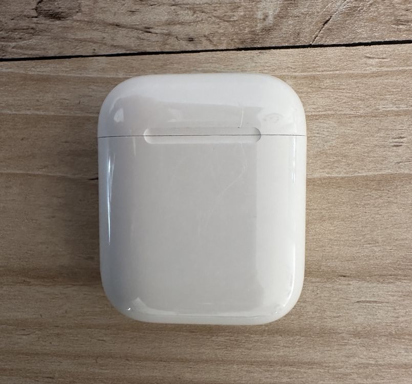 AirPods 2. Generation Ladecase & linker Airpod - Top Zustand (Gebraucht ...