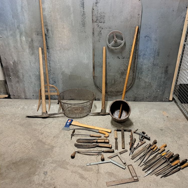 Lot mit Atem Werkzeug Garten Handwerk Pickel Gohn (Gebraucht) in Belp ...