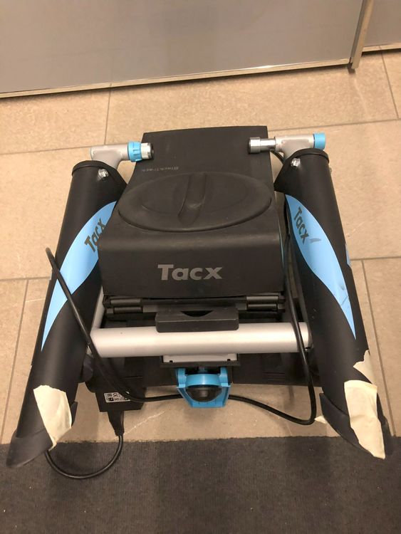 Tacx BlackTrack T2021 Genius Rollentrainer (Gebraucht) in Schwyz für ...