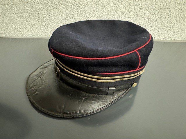 Offiziersmütze Oberleutnant Ord 1898 (Gebraucht) in Beringen für CHF 31 ...