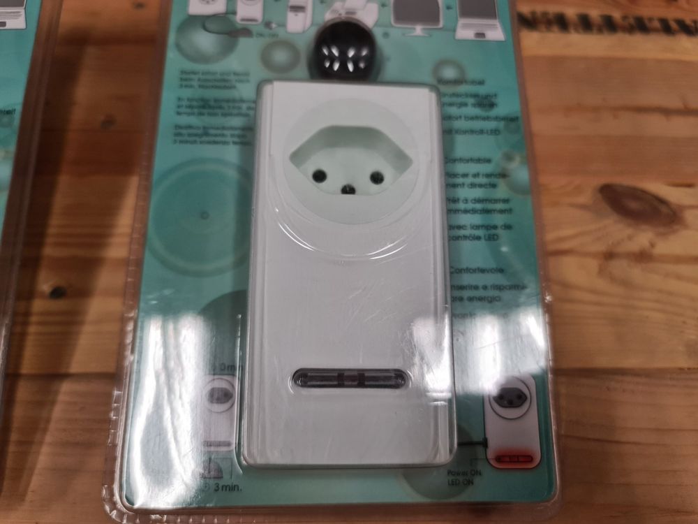 2x neue Stop Standby mit Schalter in weiss ab 1.- (Neu und originalverpackt) in Krinau für CHF 3 ...