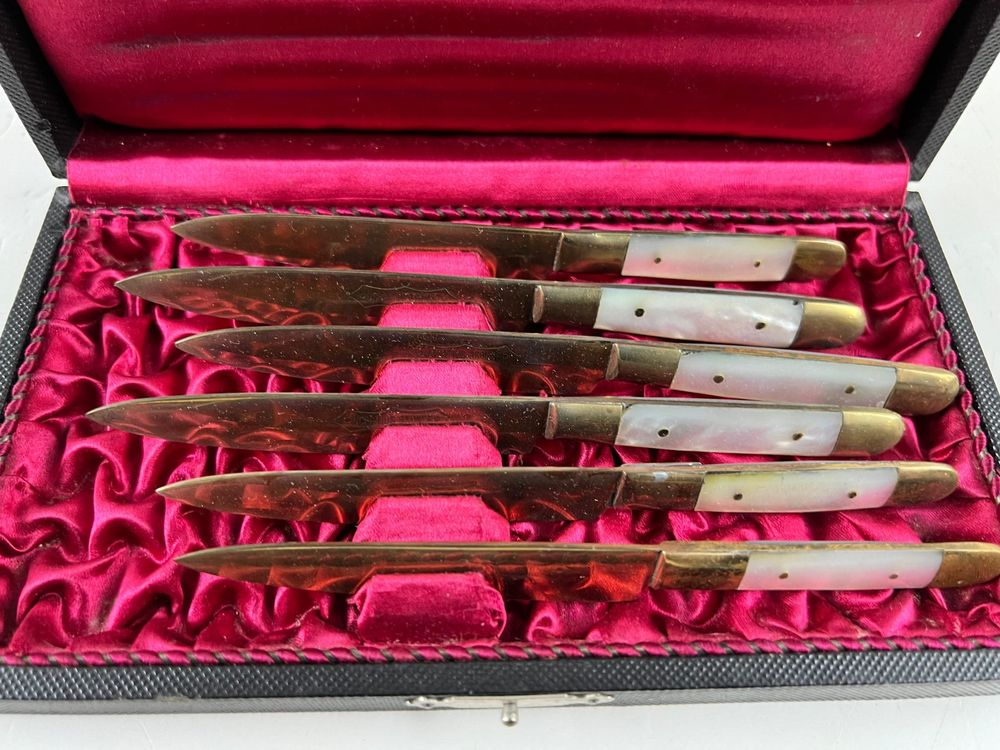 Antike Art Deco Messer Set aus Altmessing mit Perlmutt-Griff | Kaufen ...