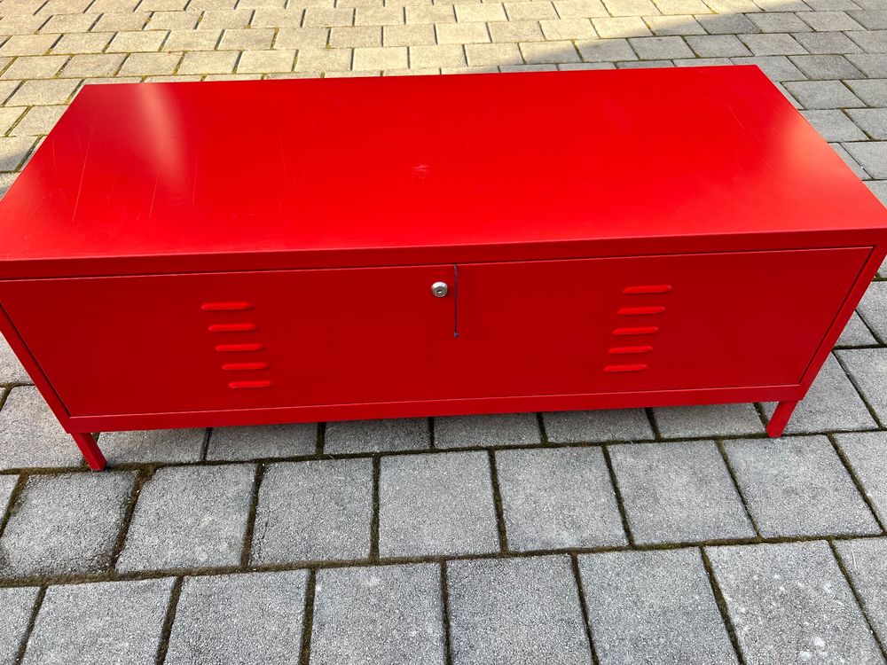 TV-Schrank Rot Metall (Gebraucht) in für CHF 1 – nur Abholung auf ...