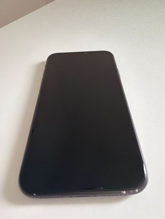 iPhone 11 64 GB schwarz mit 2 Hüllen (Gebraucht) in Oberentfelden für ...