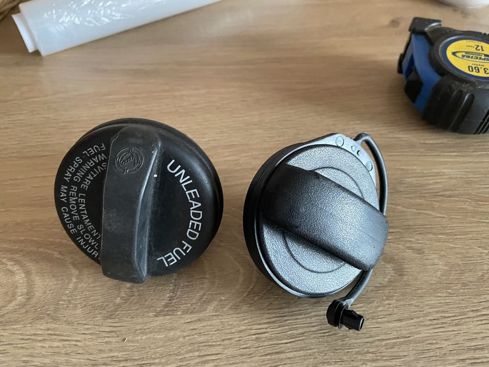 2x bouchons de réservoir de carburant (Gebraucht) in Denges für CHF 12 – mit Lieferung auf ...