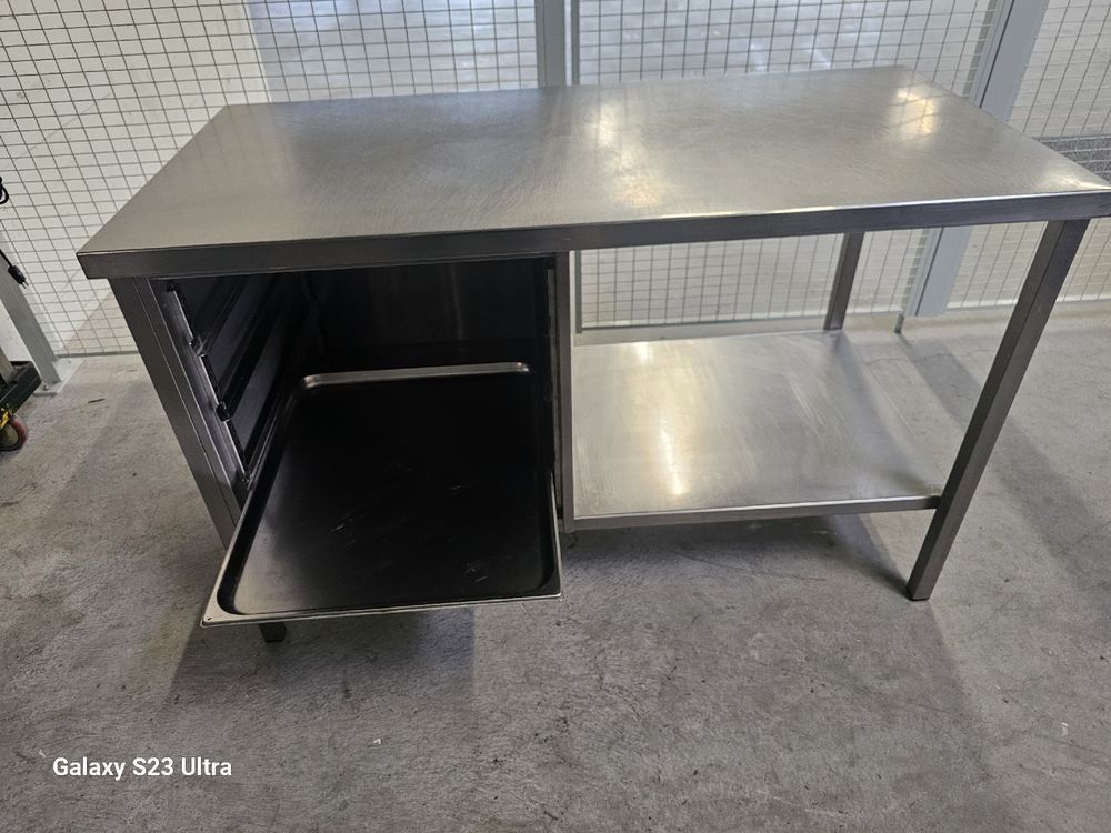 Edelstahl Arbeitstisch Gastro Tisch mit Tablarauszug,140 cm (Gebraucht ...