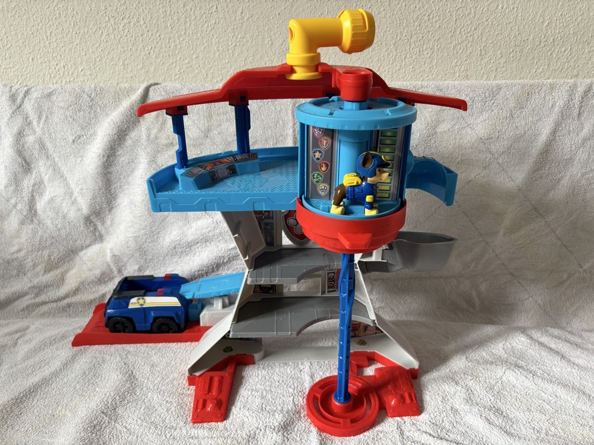 Paw Patrol Tower mit Chase und Fahrzeug (Gebraucht) in Basel für CHF 15 ...