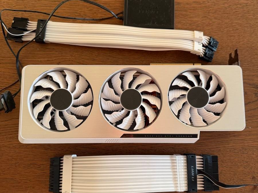 Gigabyte GeForce RTX 3070 Ti Vision OC + Lian Li Strimmern (Gebraucht ...