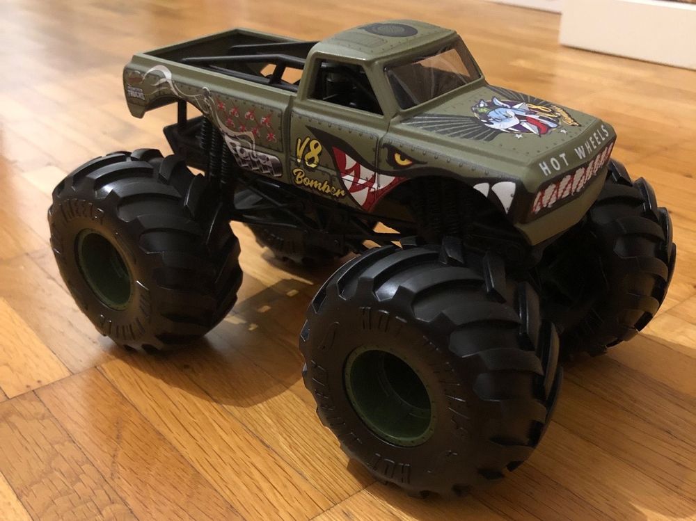 Hot Wheels Monster Truck V8 Bomber Oversized 1;24 (Neu (gemäss ...