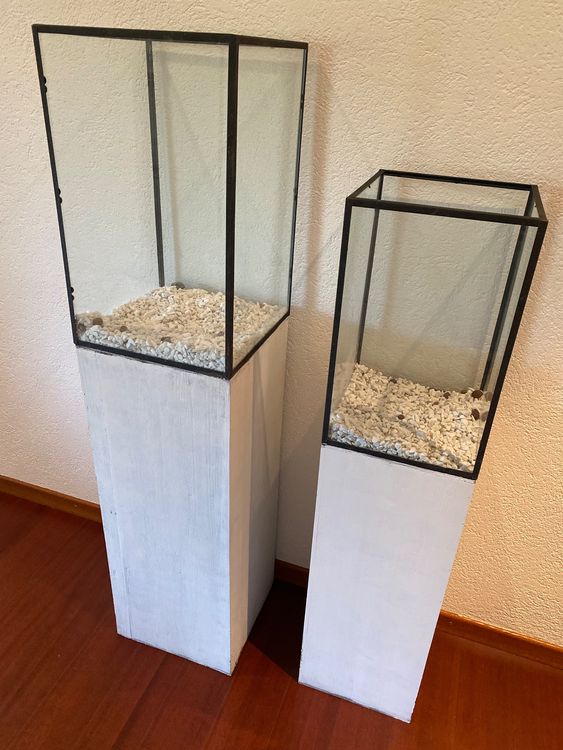 2 Deko Säulen mit Glasfenster 127 und 108cm hoch (Gebraucht) in ...