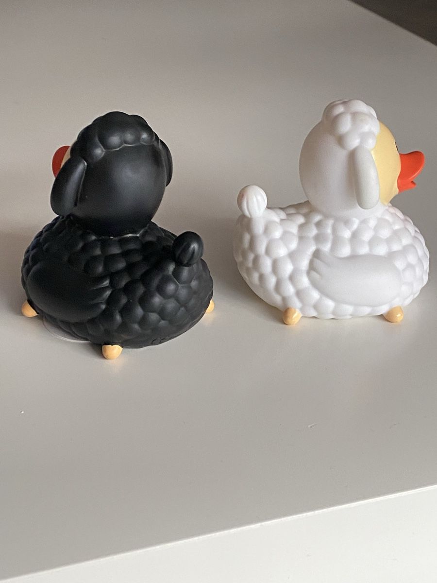 LILALU Schaf Enten! Schwarzes Schaf/ Weisses Schaf Set! (Neu (gemäss ...