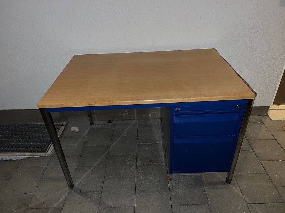 Lista Office Pult m. Korpus (Gebraucht) in Liebefeld für CHF 99 – nur ...