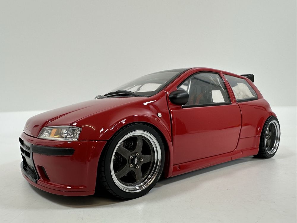 Fiat Punto HGT 1:18, Sonderumbau/Einzelstück, mit Acrylbox (Gebraucht) in Strengelbach für CHF ...