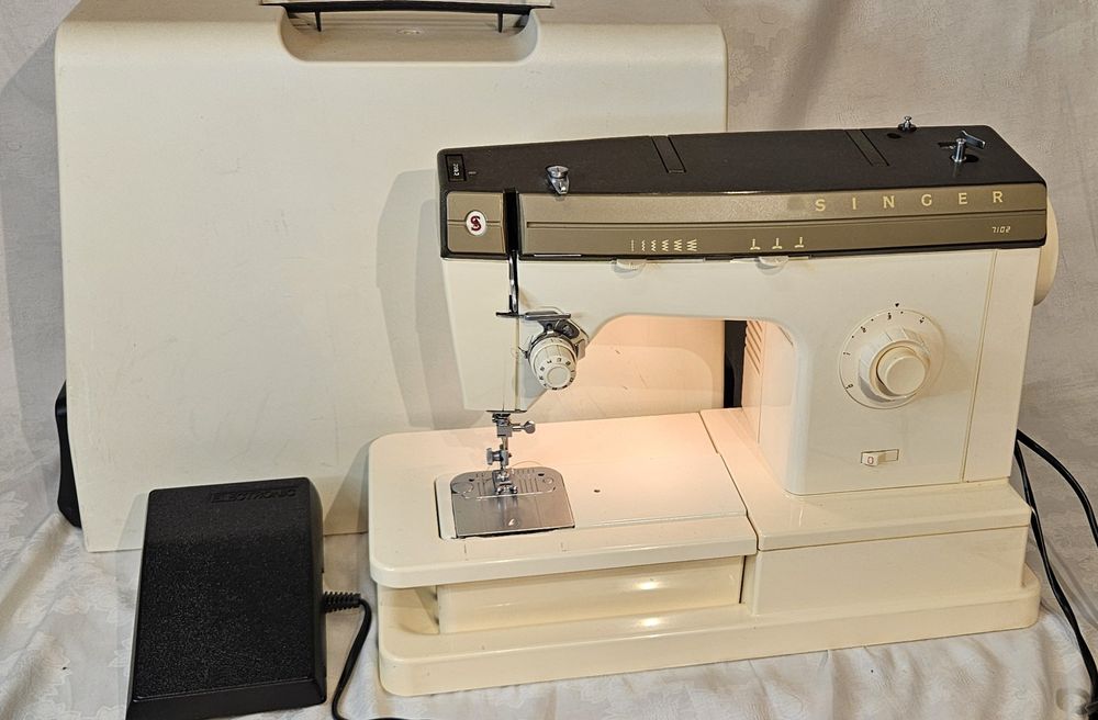 SINGER 7102 Nähmaschine. 《Art;2203》 (Gebraucht) in Herisau für CHF 58 ...