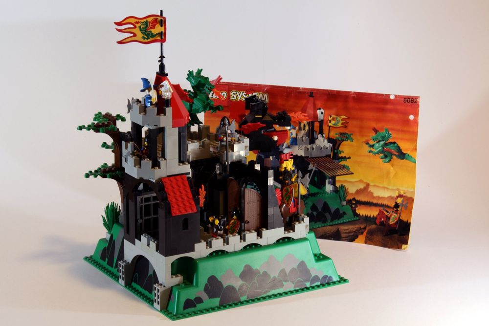 LEGO Castle: Fire Breathing Fortress 6082 (1993, Komplett) (Gebraucht ...