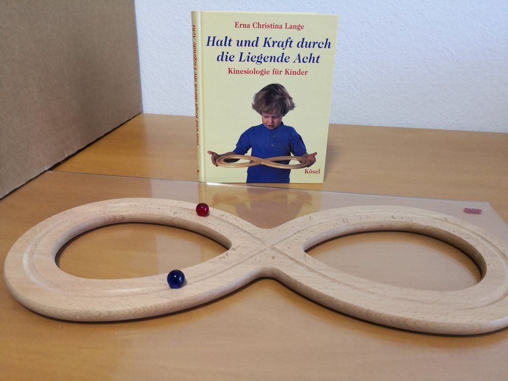 Liegende Acht, mit 2 Kugeln und Buch (Gebraucht) in für CHF 12 – mit ...