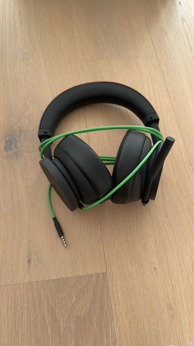 Xbox Series X mit Zusatzspeicher und Kopfhörer (Gebraucht) in ...