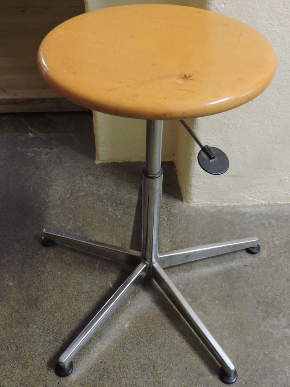 Höhenverstellbarer, stabiler Hocker (Gebraucht) in Bern für CHF 30 ...