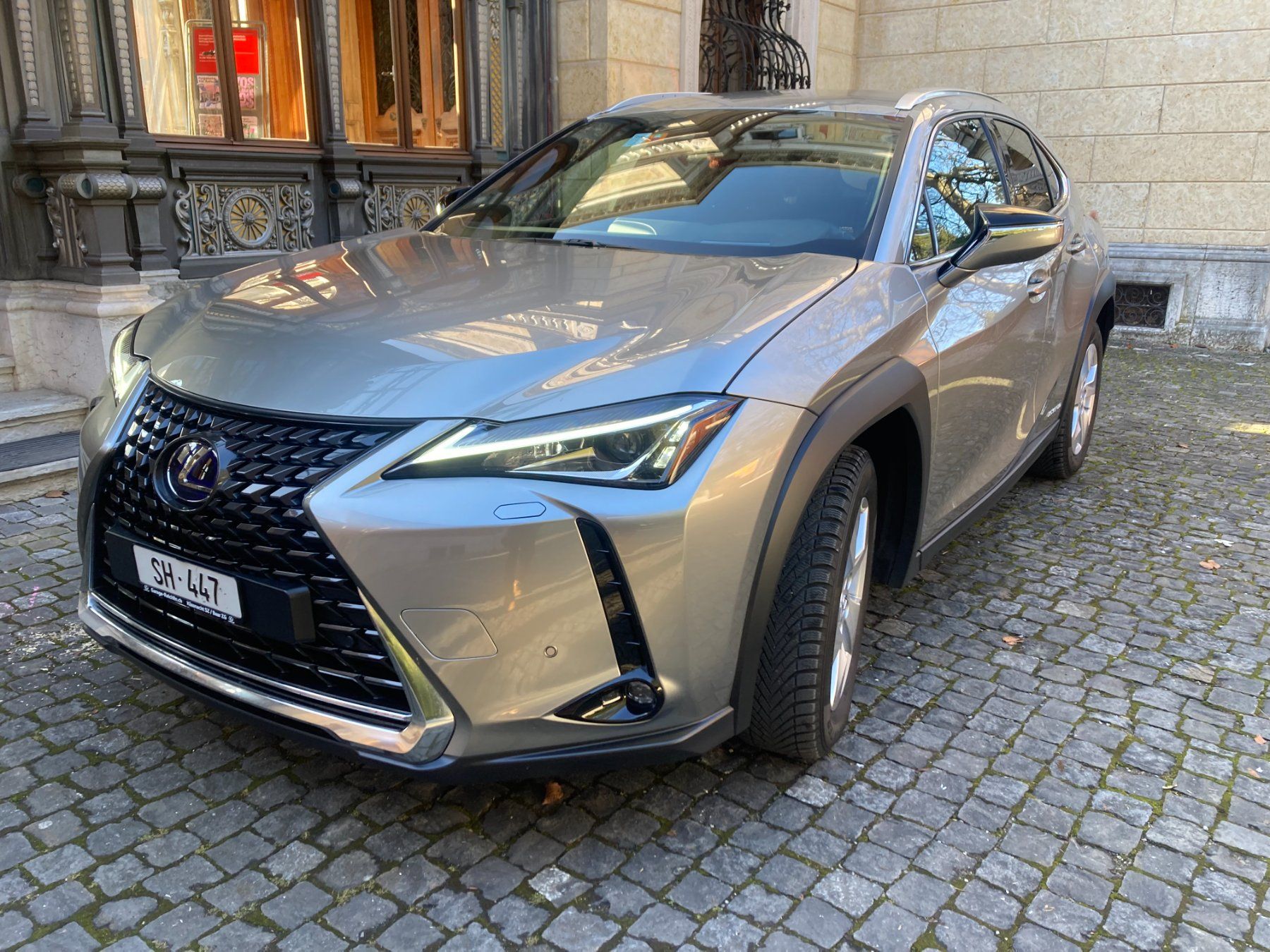 LEXUS UX 250h Comfort AWD Automatic ::::: NUR 26'000 KM (Gebraucht) in ...