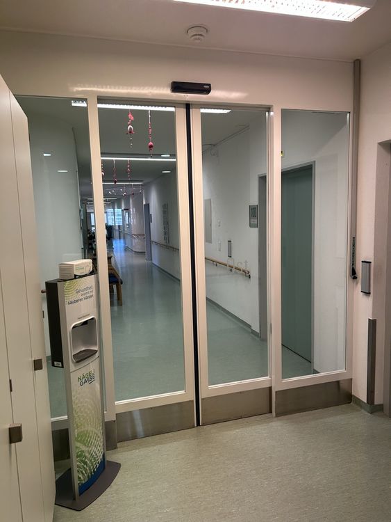 Schiebetüre automaric , Top Zustand ! 8 Stk. (Gebraucht) in Stans für ...